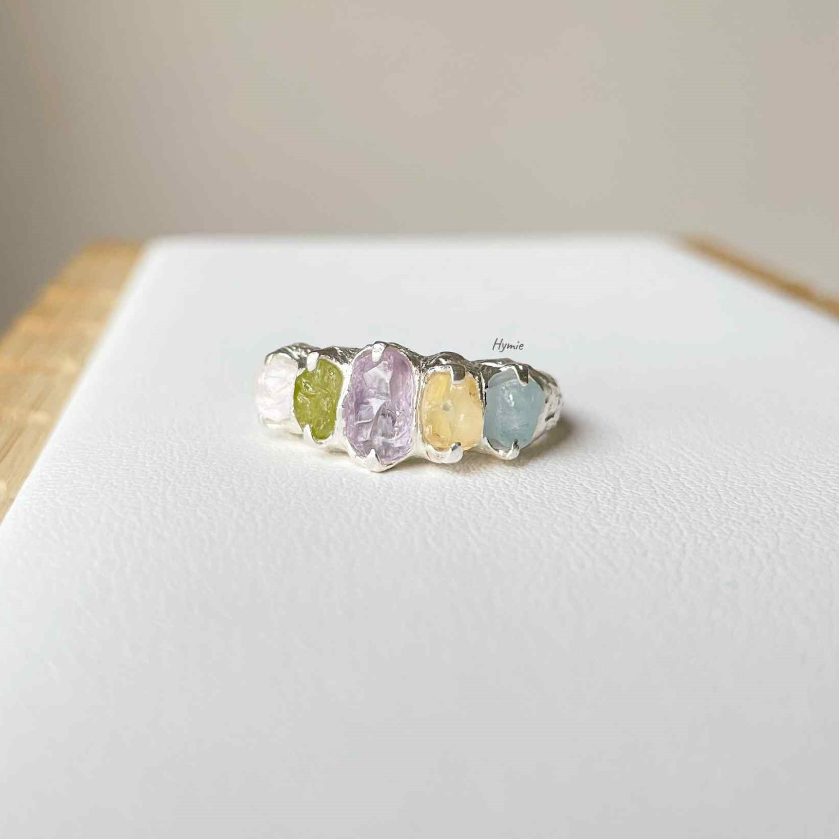 Nhẫn Cầu vồng - Hymie